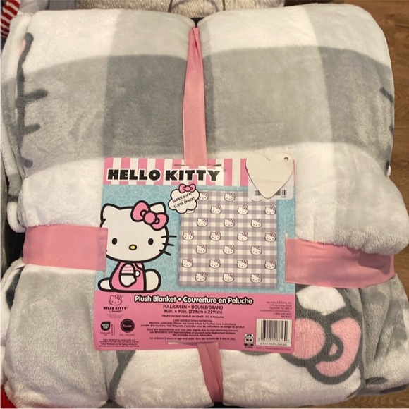 Hello Kitty | Bedding | Nwt Hello Kitty Viral Plush Blanket 9 X 90 Full ...